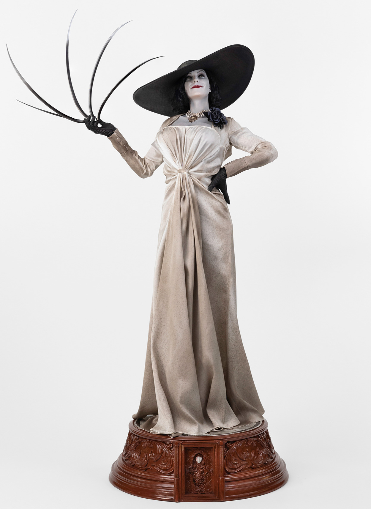 Socha Resident Evil Village - Lady Dimitrescu 1/4 Scale Statue ...
